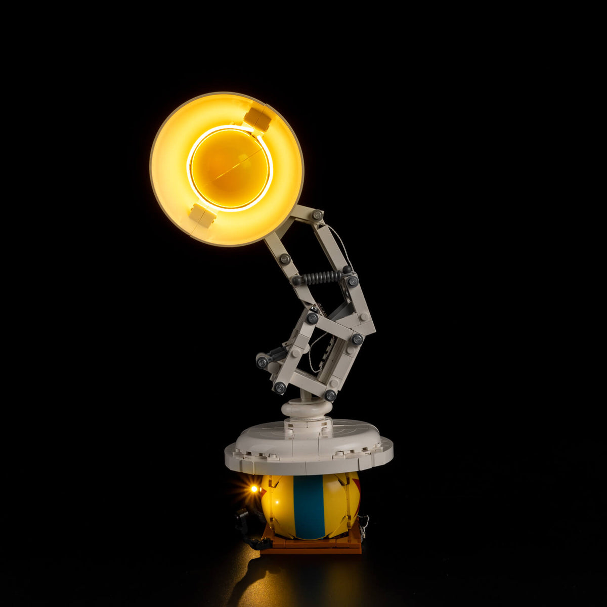 Lego Disney Pixar Luxo Jr. 21357 Light Kit | BrickFans